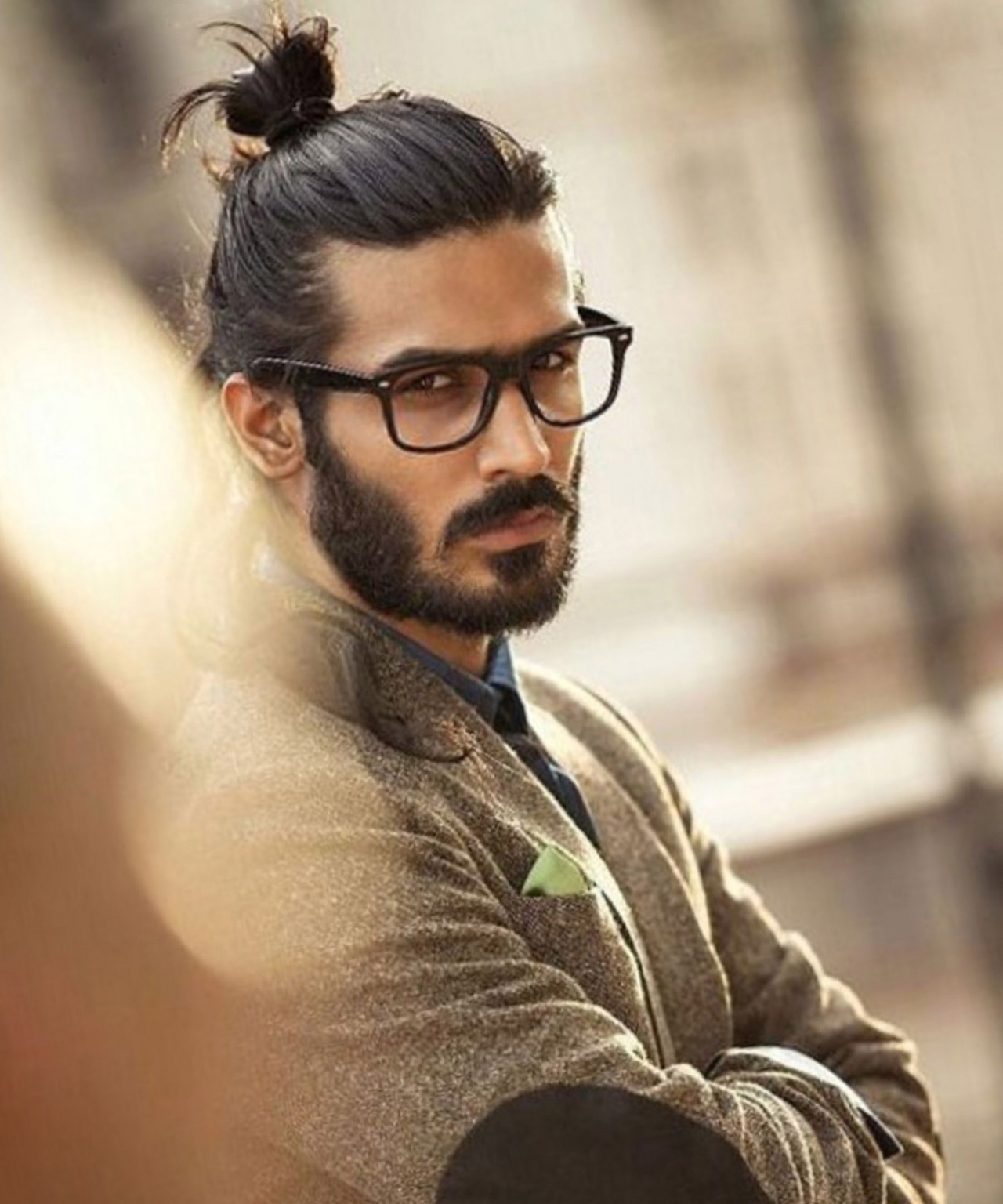 57 Famous Men with a Fashionable Male Bun Style