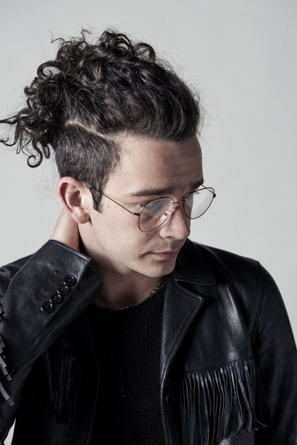 57 Famous Men with a Fashionable Male Bun Style