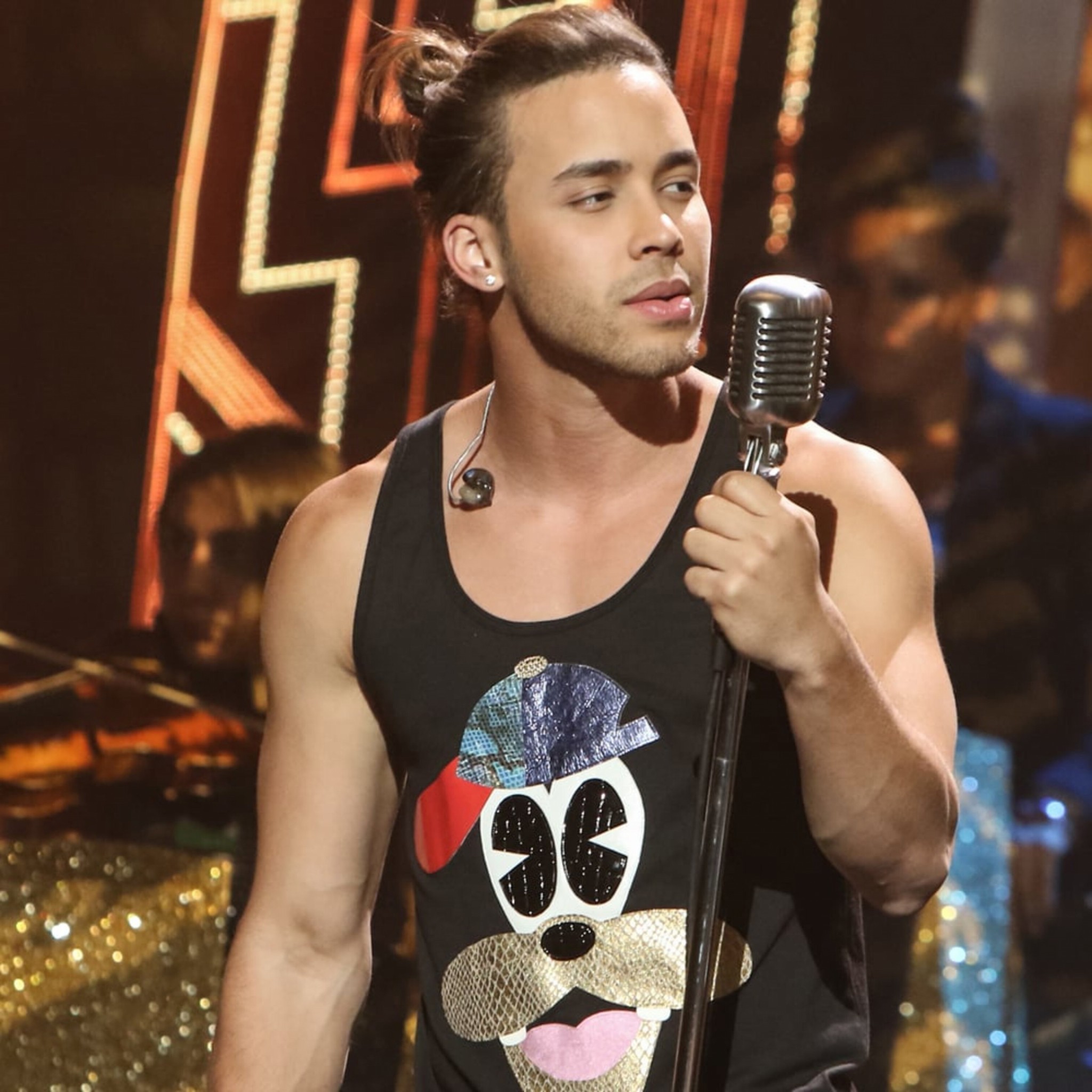 57 Famous Men with a Fashionable Male Bun Style