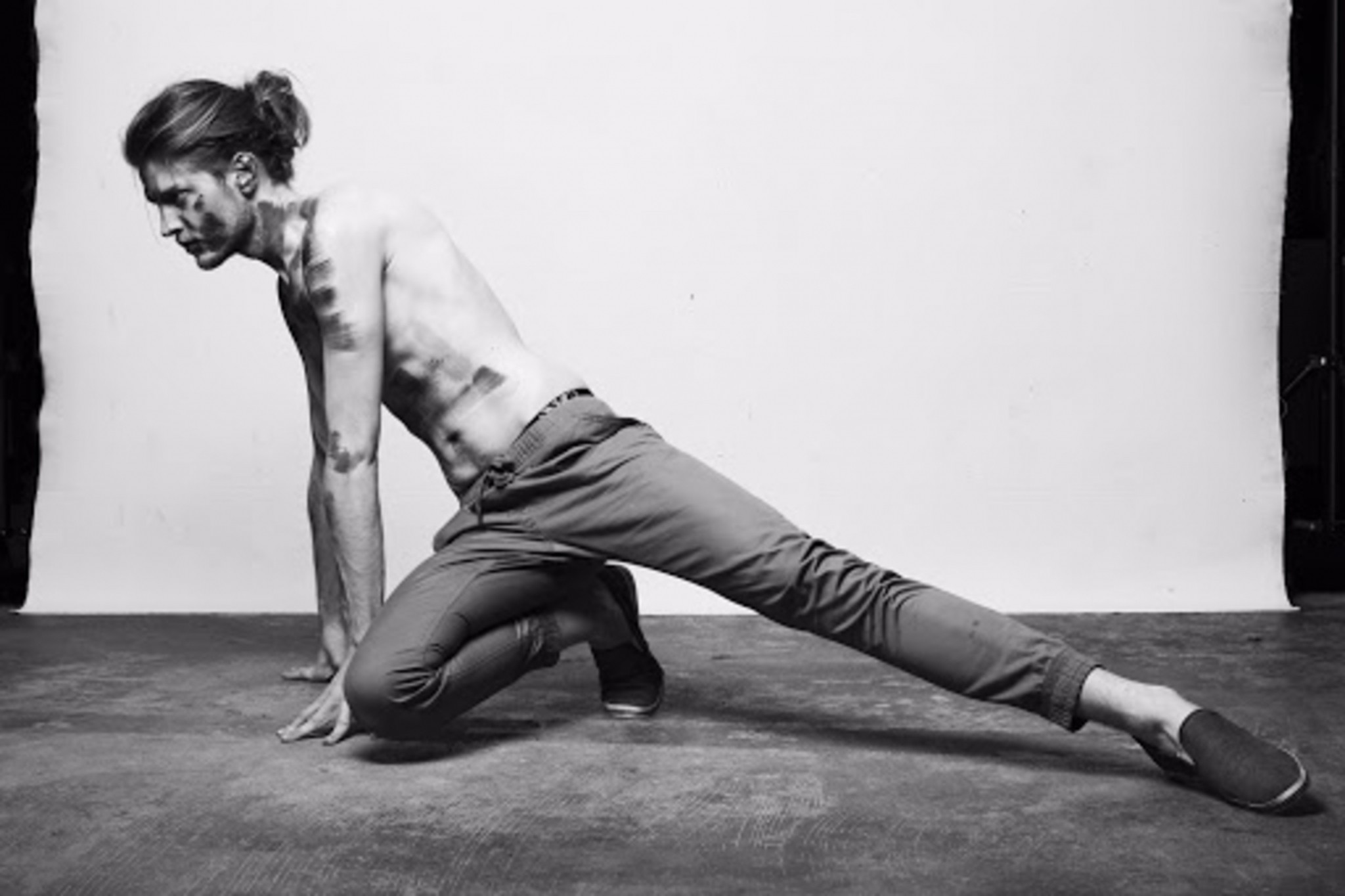 57 Famous Men with a Fashionable Male Bun Style