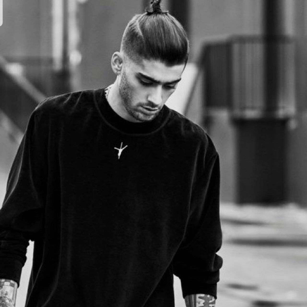 57 Famous Men with a Fashionable Male Bun Style